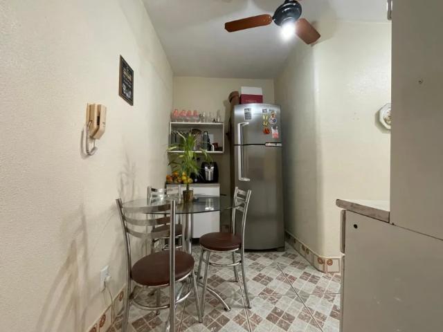 Apartamento com linda vista definida para o Rio Guaíba? Amplo, arejado e com sol da tarde!