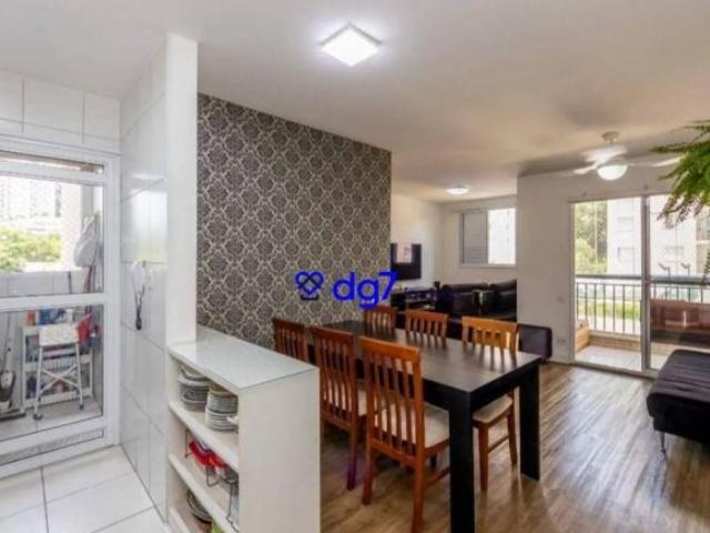 Apartamento com móveis planejados e varanda fechada, pronto pra morar!