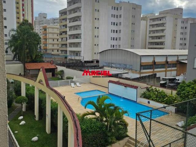 apartamento com moveis planejados nos quartos e cozinha a sacada vista para piscina uma vaga garagem