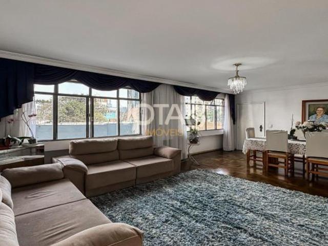 Apartamento com muito sol de 150m no Batel J8
