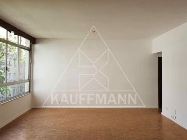 Apartamento com muita iluminação natural, espaçoso 170m2