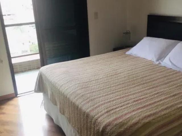 Apartamento com sacada, móveis planejados, 06 vagas de garagem fixas, grande oferta!