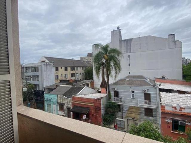 Apartamento com sacada na Lima e Silva