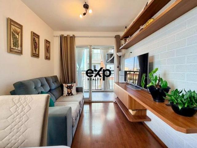 Apartamento com sacada no Cajuru