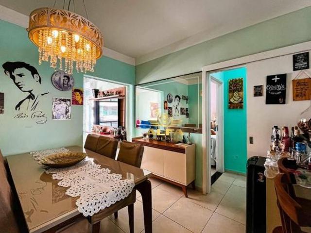 Apartamento com sacada a 1 quadra do mar nas Pitangueiras – Alfa Imóveis Guarujá