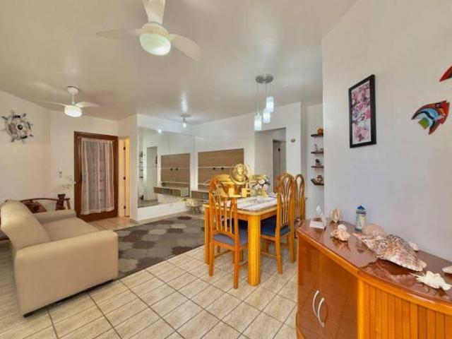 Apartamento com sacada a 2 quadras do mar na Praia das Astúrias – Alfa Imóveis Guarujá