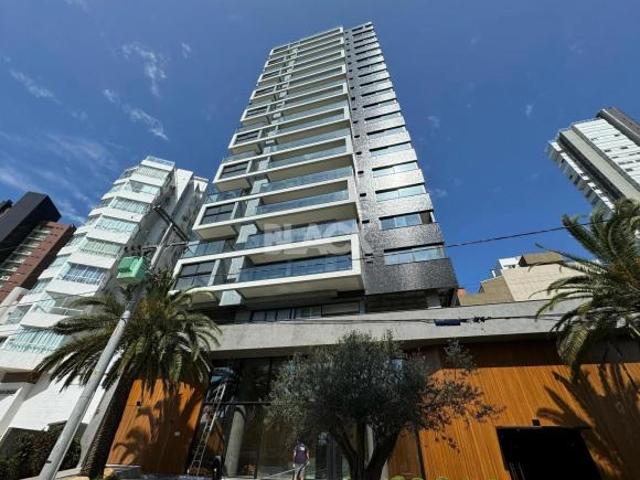 Apartamento com sacada aberta e com vista para praia em Torres RS