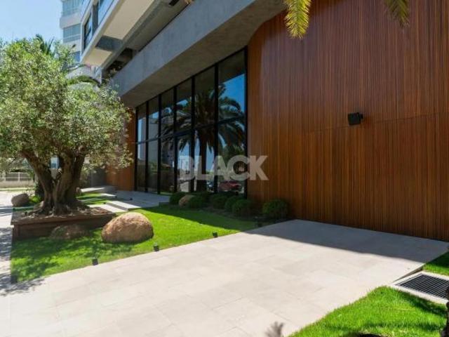 Apartamento com sacada aberta e vista para o mar em Torres RS