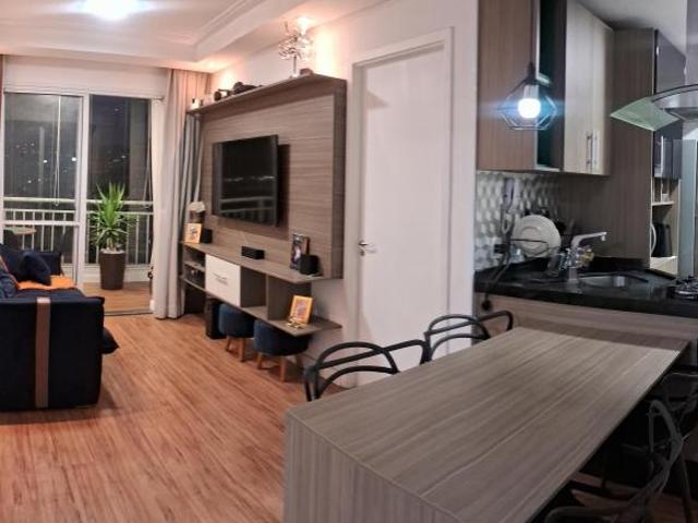 Apartamento com sacada ampla
