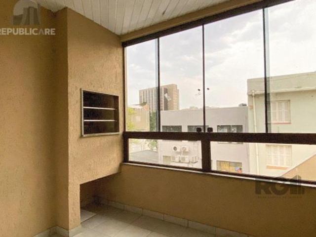Apartamento com sacada, churrasqueira e vaga de garagem no Centro Histórico