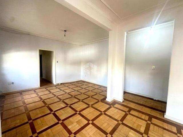 Apartamento com sacada com 3 dormitórios no Rio Branco