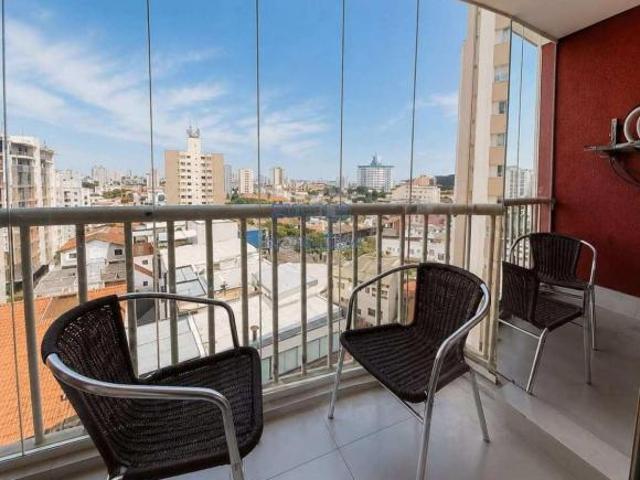 Apartamento com sacada de vista livre em andar alto no coração do Baeta Neves