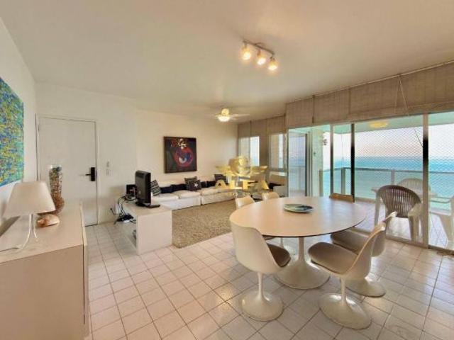 Apartamento com sacada e 3 dormitórios na Praia das Pitangueiras – Alfa Imóveis Guarujá