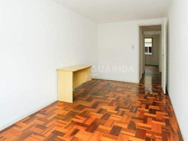 Apartamento com sacada e 2 dormitórios, para alugar no bairro Petrópolis COD: 20362