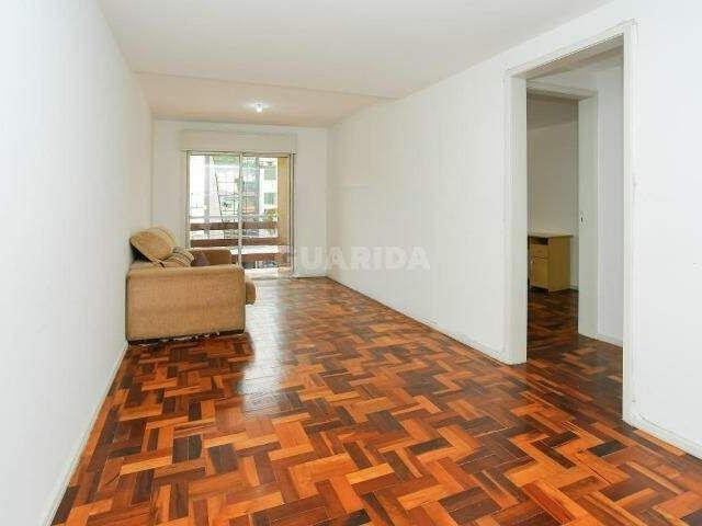 Apartamento com sacada e 2 dormitórios, para alugar no bairro Petrópolis COD: 20362