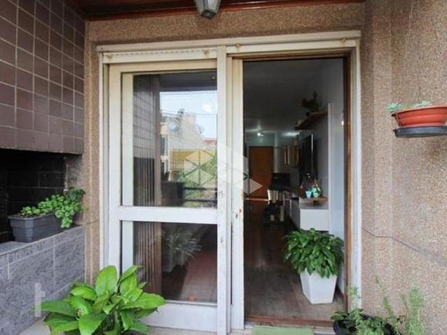 Apartamento com sacada e churrasqueira e vaga coberta a metros do Zaffari Borubon