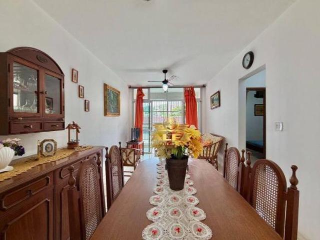 Apartamento com sacada e ambientes amplos na Praia das Pitangueiras – Alfa Imóveis Guarujá
