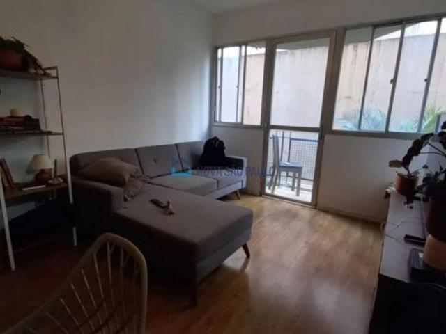 Apartamento com Sacada e Lazer Completo Próximo à Faria Lima