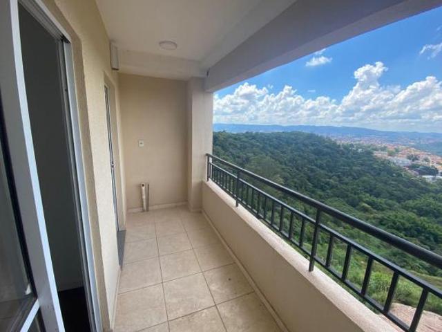 Apartamento com Sacada e Piscina em Condomínio Completo – 1 Vaga – Oportunid