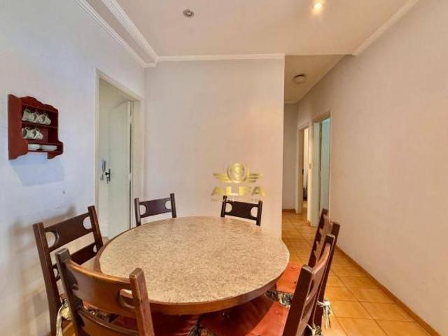 Apartamento com sacada e quarto reversível na Praia da Enseada – Alfa Imóveis Guarujá