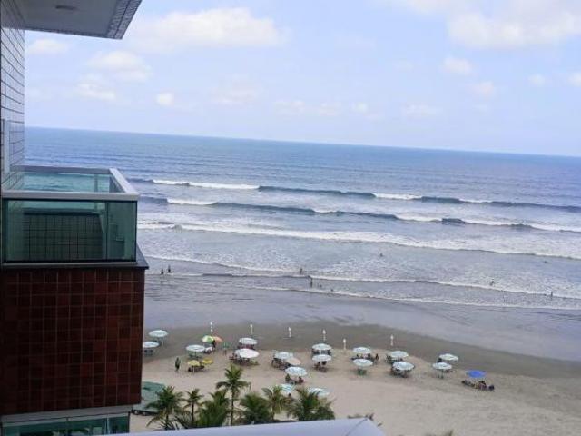 Apartamento com SACADA GOURMET 2 Dormitórios FRENTE MAR na Praia Grande!