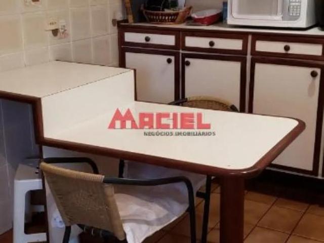 APARTAMENTO COM SACADA PARA VILA EMA