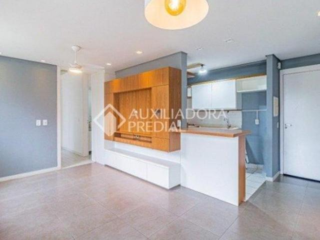 Apartamento com sacada, três quartos e vaga