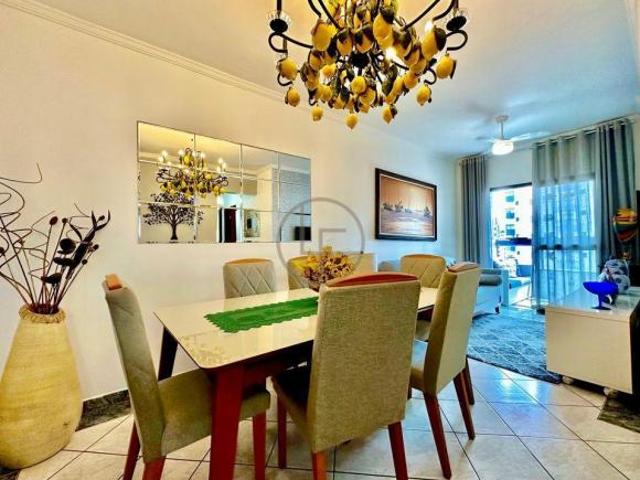 Apartamento com Sacada Vista Livre a 200 metros da Praia