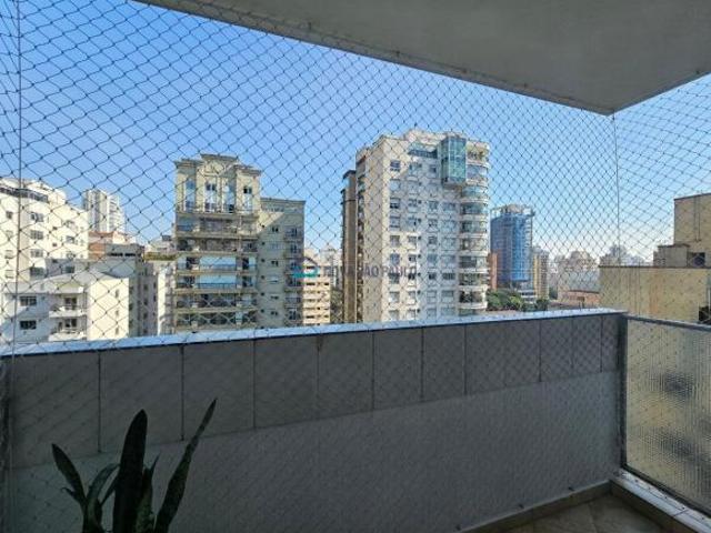Apartamento com Sacada, 3 Quartos sendo 1 Suíte e 3 Banheiros, 2 vagas à Venda em Moema, por R$