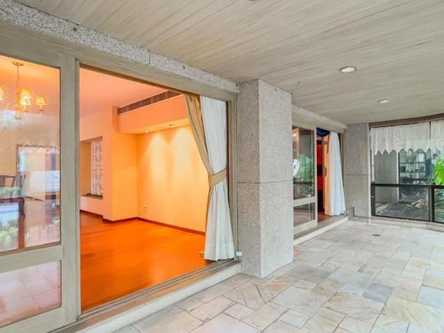 APARTAMENTO COM SACADAO E PROJETO ARQUITETÔNICO DE REVITALIZAÇÃO