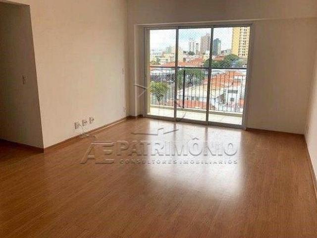 Apartamento com sala 2 ambientes, cozinha planejada, área de serviço, banheiro social, 3 dormitórios
