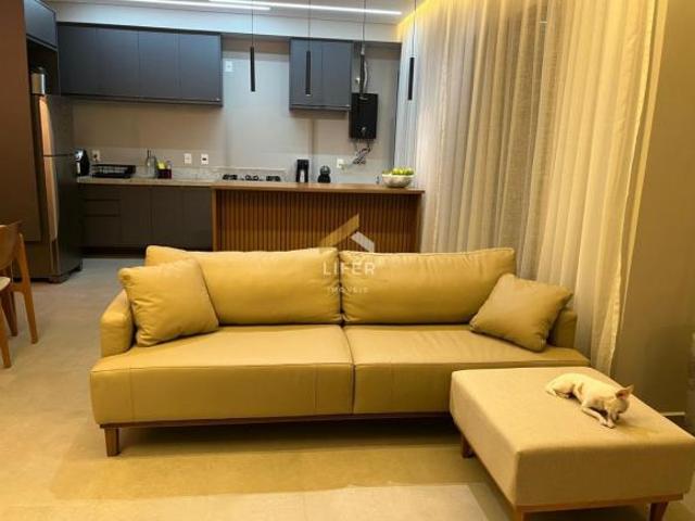 Apartamento com Sala Ampliada e 2 Vagas à Venda