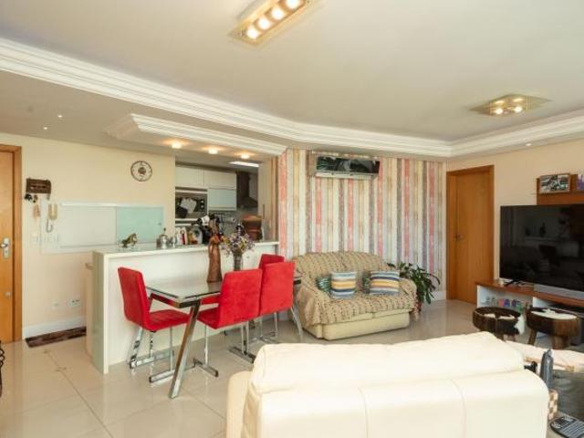 Apartamento com Suíte, 2 Vagas e Lazer de Clube