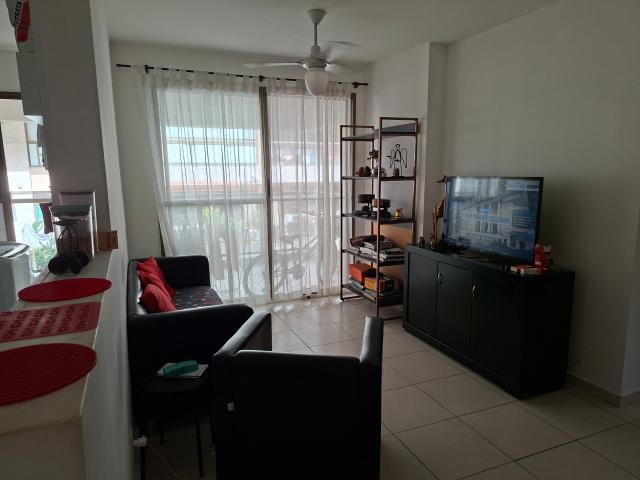 Apartamento com Suíte e Varanda