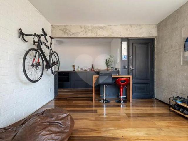 Apartamento com suíte e excelente iluminação no Alto de Pinheiros