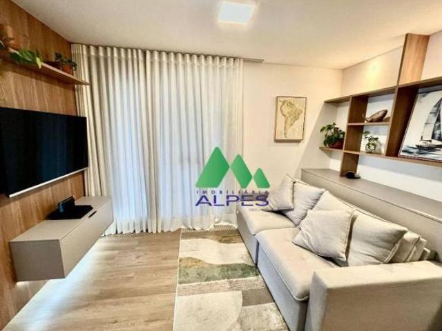 Apartamento com Suíte, Sacada com Churrasqueira e Garagem Coberta no Portão
