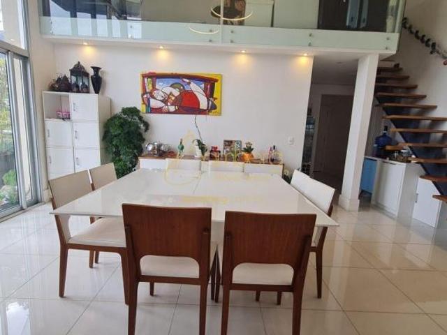 APARTAMENTO COM PÉ DIREITO DUPLO NO PANAMBY