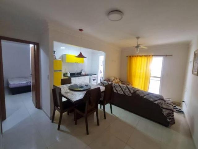 Apartamento com Piscina na Praia Grande