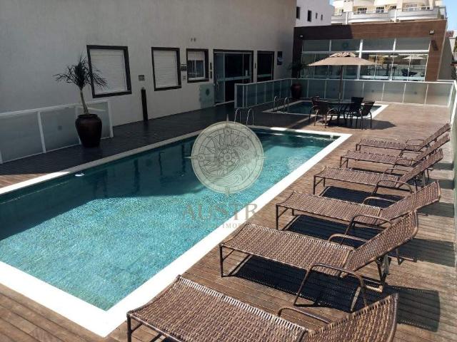 Apartamento com piscina na quadra do mar