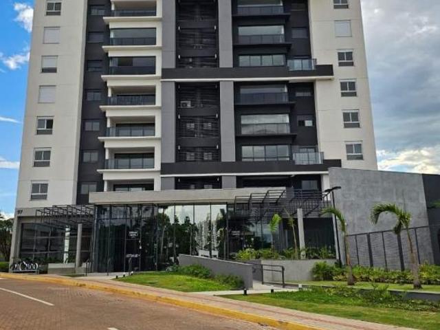 Apartamento com planejados em andar alto