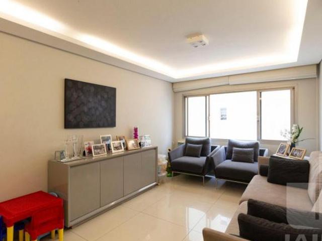 Apartamento com planta ampla e estrutura completa em Higienópolis