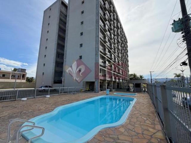 Apartamento com prédio frente mar em Caraguatatuba, andar alto com vista da serra