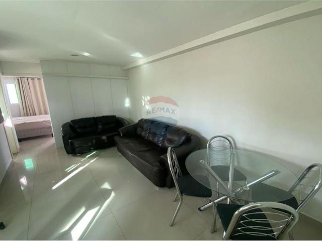Apartamento com quarto e sala com varanda e vista para o Mar