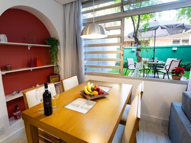 Apartamento com quintal na Praça do Pôr do Sol