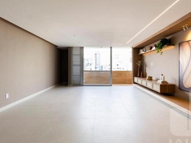 Apartamento com reforma total, 3 dormitórios sendo 1 suite proximo ao metro e 1 vaga Higienópolis