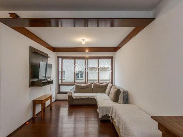Apartamento com todas as peças amplas, iluminado e excelente ventilação. Possui 3 dormitórios
