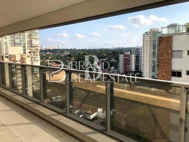 Apartamento com terraço e linda vista no Campo Belo