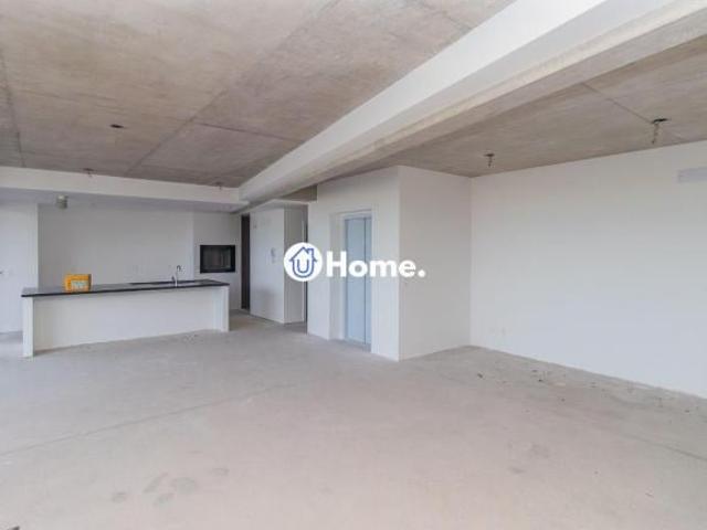 Apartamento com terraço e piscina no Capitulo 1
