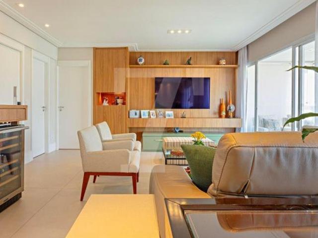 Apartamento com terraço gourmet e vista aberta em andar alto