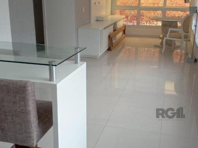 Apartamento com TERRAÇO, localizado num dos mais sofisticados bairros de Porto Alegre, bairro Rio Br